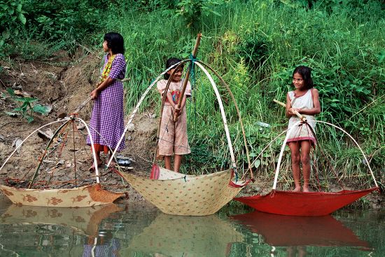 Children Catching Fish Kaptai Lake Home Editorial Stock Photo - Stock ...