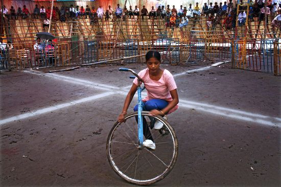 Woman Performs Acrobatics Bicycle Circus Show Editorial Stock Photo ...