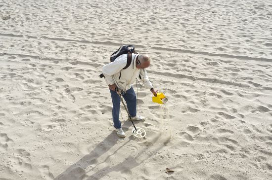 Man Using Metal Detector Treasure Hunting Editorial Stock Photo - Stock ...