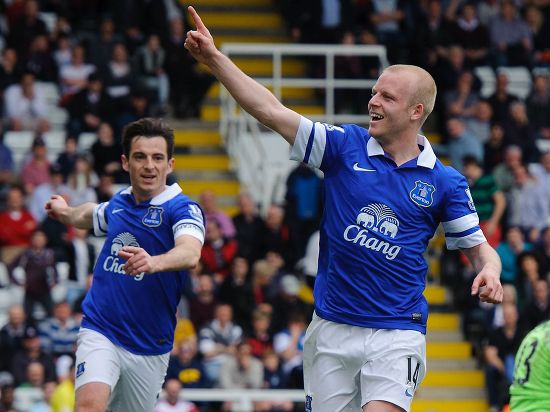 Steven Naismith Everton Celebrates Scoring Goal Editorial Stock Photo ...