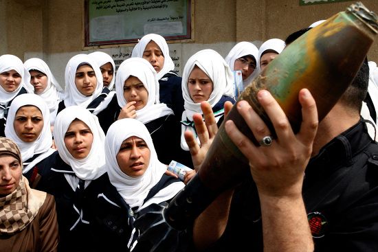 Palestinian Explosives Expert Movement Holds Mortar Editorial Stock ...