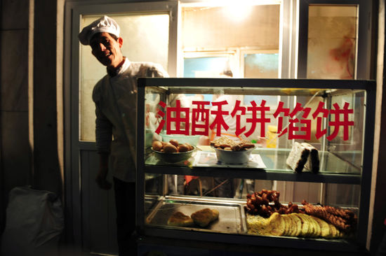 Chinese Chef Selling His Chinese Food Editorial Stock Photo - Stock ...