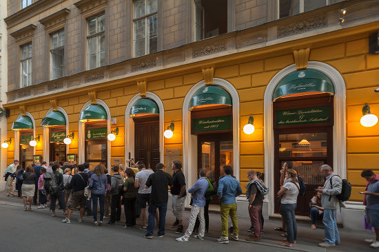 Tourists Wait Long Queues Front Famous Editorial Stock Photo - Stock ...