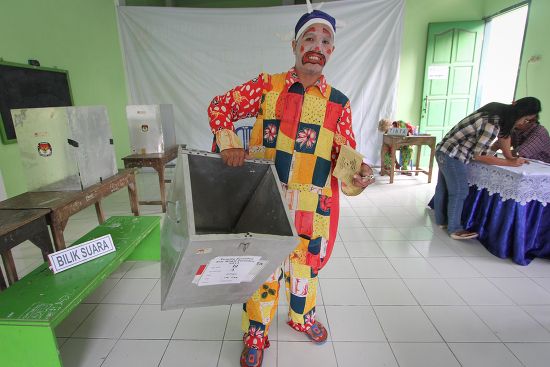 Election Official Dressed Clown Ballot Box Editorial Stock Photo ...