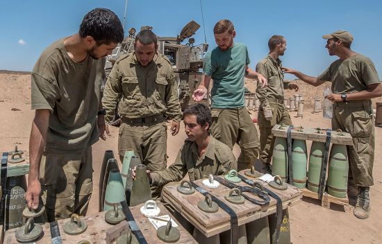 Israeli Soldiers Collect Shells Selfpropelled Howitzers Editorial Stock ...