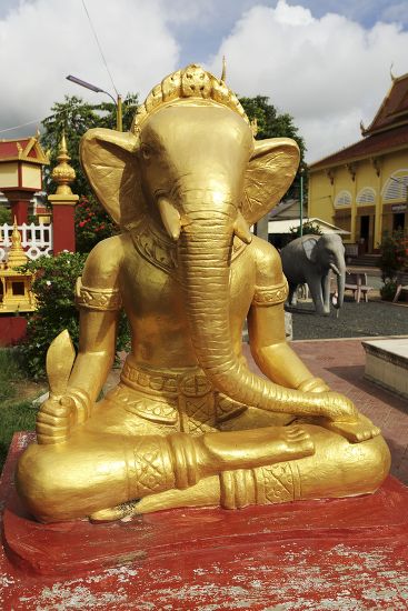 Golden Ganesh Statue Wat Dey Dos Editorial Stock Photo - Stock Image ...
