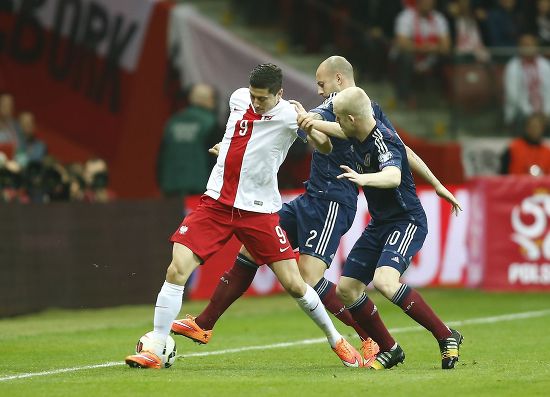 Robert Lewandowski Poland Defends Ball Alan Editorial Stock Photo ...