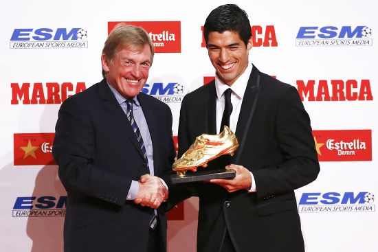 Luis Suarez Receives Golden Boot Trophy Editorial Stock Photo - Stock ...