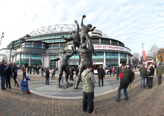 Statue Outside Twickenham Early Arriving Fans Editorial Stock Photo ...