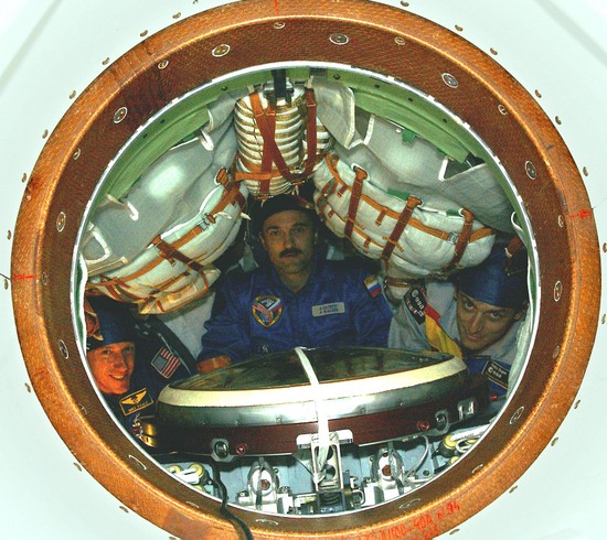 Expedition 8 Commander Nasa Science Officer Editorial Stock Photo ...