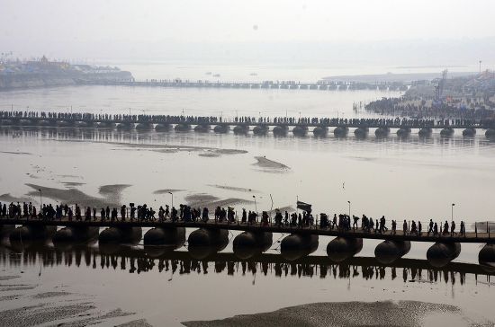 Devotees Crossing Temporary Pontoon Bridge On Editorial Stock Photo ...