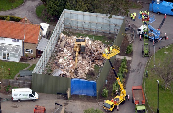 Demolition Former Home Ian Huntley Maxine - Foto de stock de contenido editorial: imagen de ...