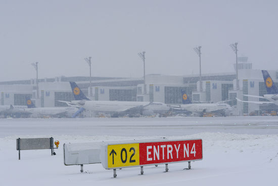 Snow Winter Aircraft Taxiway Terminal 2 Editorial Stock Photo - Stock ...