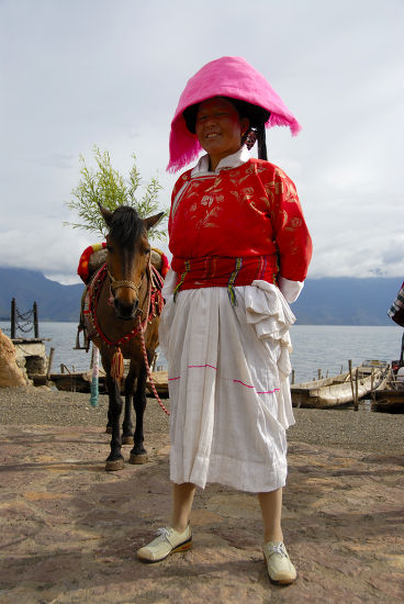 Ethnology Woman Mosu Ethnicity Dressed Traditional - Foto de stock de ...