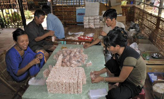 Two Men Two Women Packing Puffed Editorial Stock Photo - Stock Image ...