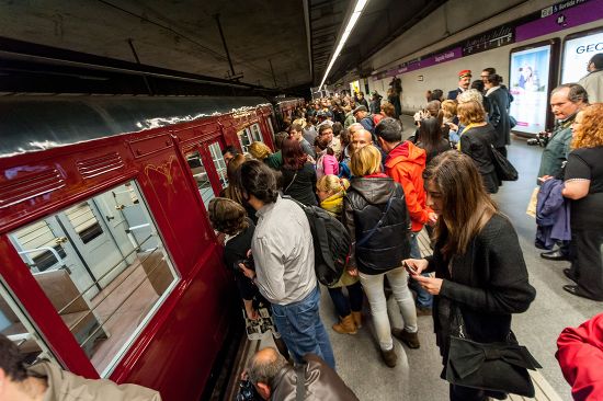 People Wait Board M1m6m8 300 Series Editorial Stock Photo - Stock Image ...