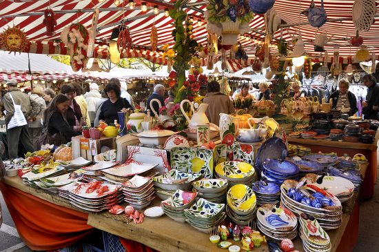 Colourful Crockery Italy Stall On Auer Editorial Stock Photo - Stock ...