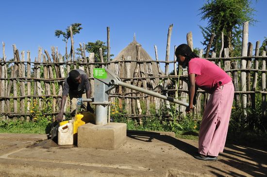 African People Pumping Drinking Water Newly Editorial Stock Photo ...