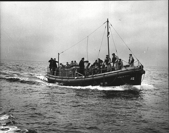 Broughty Ferry Lifeboat Mona Tay Estuary Editorial Stock Photo - Stock ...