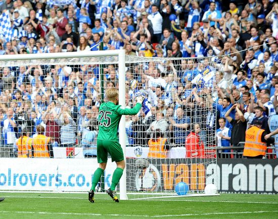 Bristol Rovers Will Puddy Celebrates Editorial Stock Photo - Stock ...