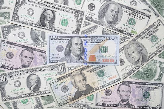 Different Denominations Us Dollar Bills Notes Editorial Stock Photo ...