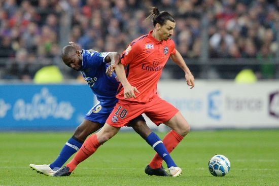 Psg Players Zlatan Ibrahimovic R Fights Editorial Stock Photo - Stock ...