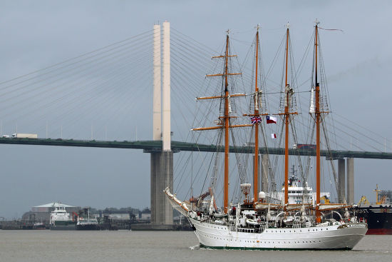 Sail Training Ship Esmerelda Approaches Qeii Editorial Stock Photo ...