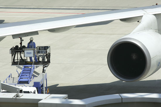 Fuelling Plane Haneda Airport Tokyo Japan Editorial Stock Photo - Stock ...