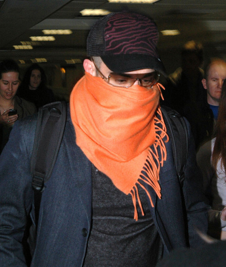 Robbie Williams Hiding His Face Scarf Editorial Stock Photo - Stock ...