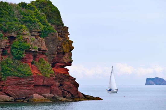 Yacht Sails Passed Rugged Cliffs Goodrington Editorial Stock Photo ...