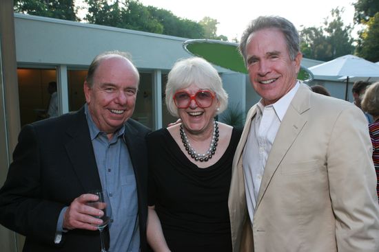 Bob Shrum Mary Louise Oates Warren 新闻传媒库存照片 - 库存图片 | Shutterstock