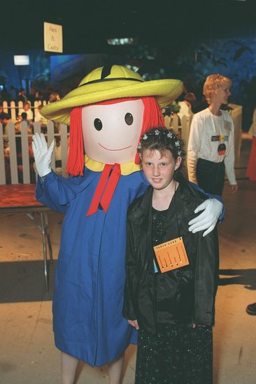 20001028 Emily Wheaton Meets Madeline Through Editorial Stock Photo ...