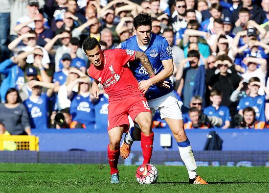 Gareth Barry Everton Philippe Coutinho Liverpool Editorial Stock Photo ...