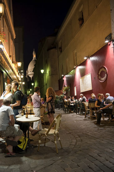 Busy Alleyway Near Place Du Tertre Editorial Stock Photo - Stock Image ...