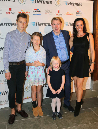 Mika Hakkinen Marketa Remesova Son Hugo - Foto de stock de contenido ...