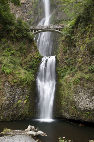 Twolevel Waterfalls Pedestrian Bridge Multnomah Falls Editorial Stock ...