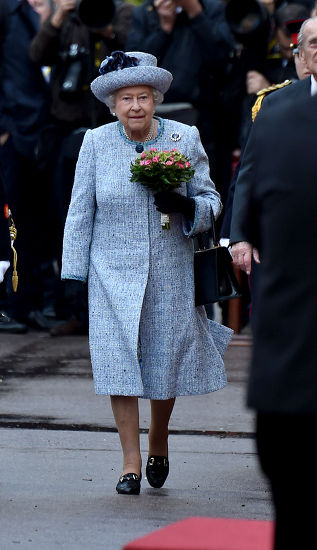 Queen Elizabeth Ii Attend Official Welcome Editorial Stock Photo ...