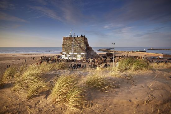 Builing Yearly Traditional Bonfire Scheveningen Zuiderstrand Editorial ...