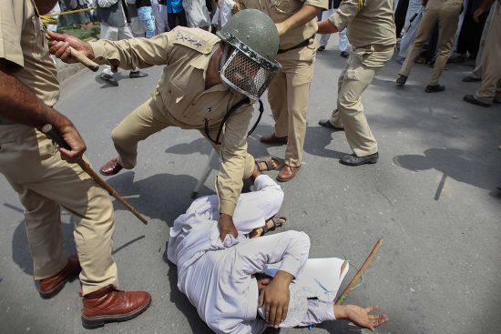 Indian Police Clash Supporter Kashmiri Hardline Editorial Stock Photo ...
