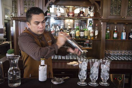 Barman Making Famous Cocktail Drink Singapore Editorial Stock Photo ...