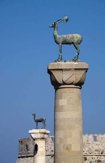 Columns Stag Doe Heraldic Animals Rhodes Redaktionelles Stockfoto ...