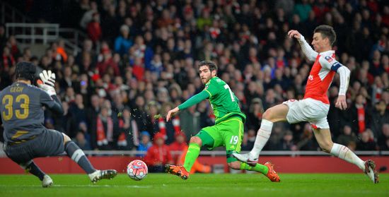 Arsenal Goalkeeper Petr Cech Saves Shot Editorial Stock Photo - Stock ...