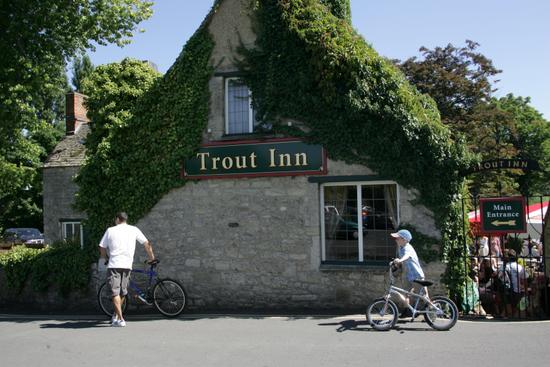 Trout Inn Along Port Meadow Wolvercote Editorial Stock Photo - Stock ...