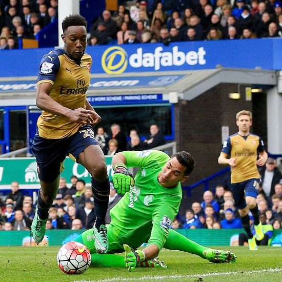 Arsenals Danny Welbeck Takes Ball Around Editorial Stock Photo - Stock ...