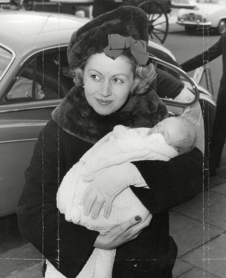 Countess Bathurst Nee Judith Nelson Leaves Editorial Stock Photo ...