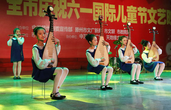 Chinese Children Playing Lute Instrument On Editorial Stock Photo ...