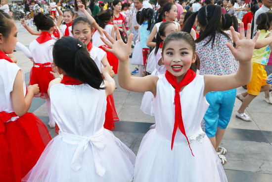 Chinese Children Dance Costumes Chinese Children Editorial Stock Photo ...