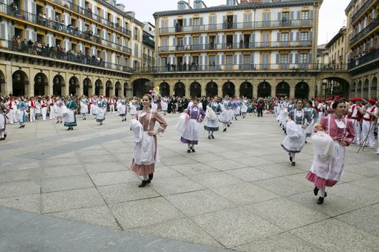 Men Women Perform Traditional Basque Dance Editorial Stock Photo ...