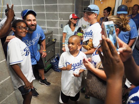 Paul Rudd Patients Childrens Mercy Hospital Editorial Stock Photo ...
