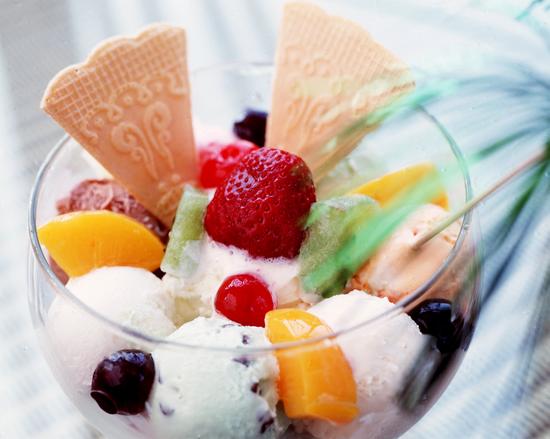 Ice Cream Sundae Nardinis Cafe Largs Editorial Stock Photo - Stock ...